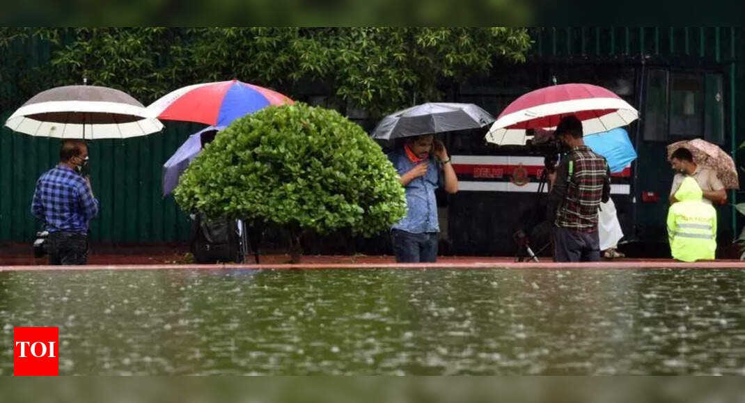 Sudden thunderstorm and rain bring relief to delhi after hot day | Delhi News - Times of India