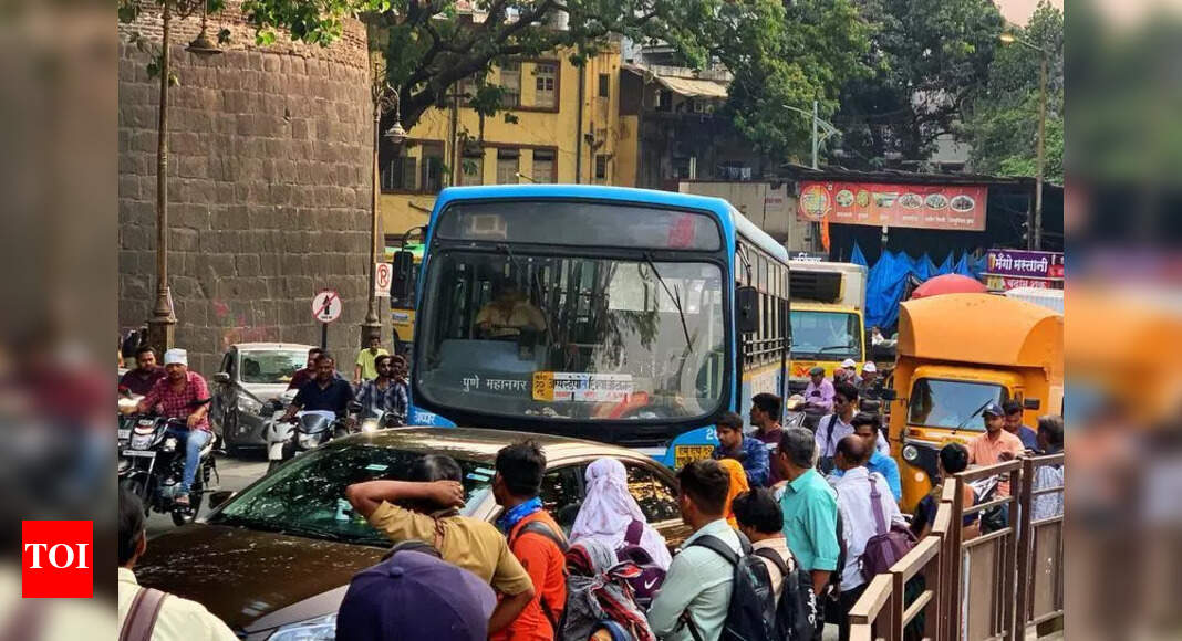 PMPML snaps a May record with breakdowns; fare hike upsets many | Pune ...