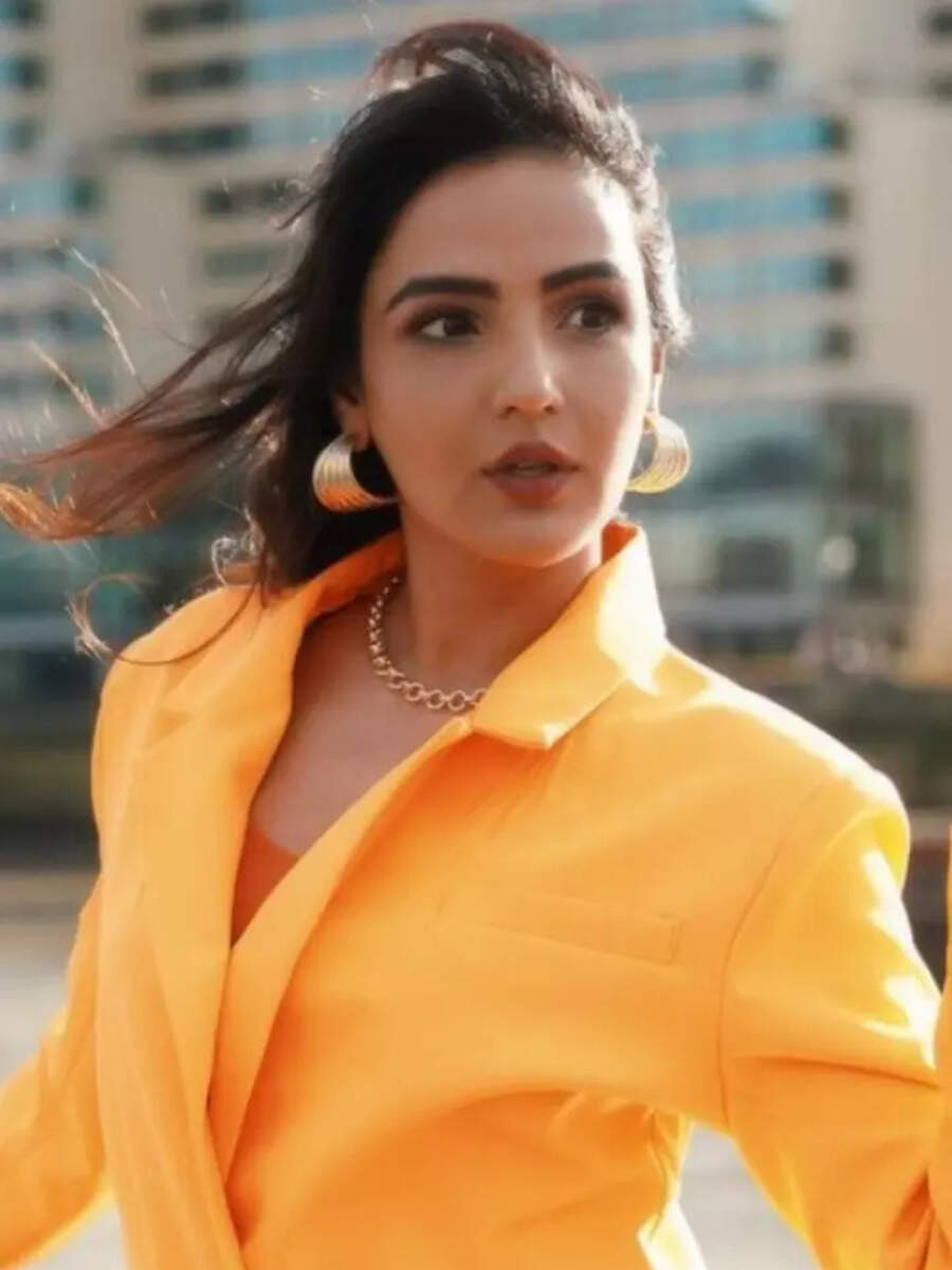 Jasmin Bhasin’s top 10 stunning looks | Times of India