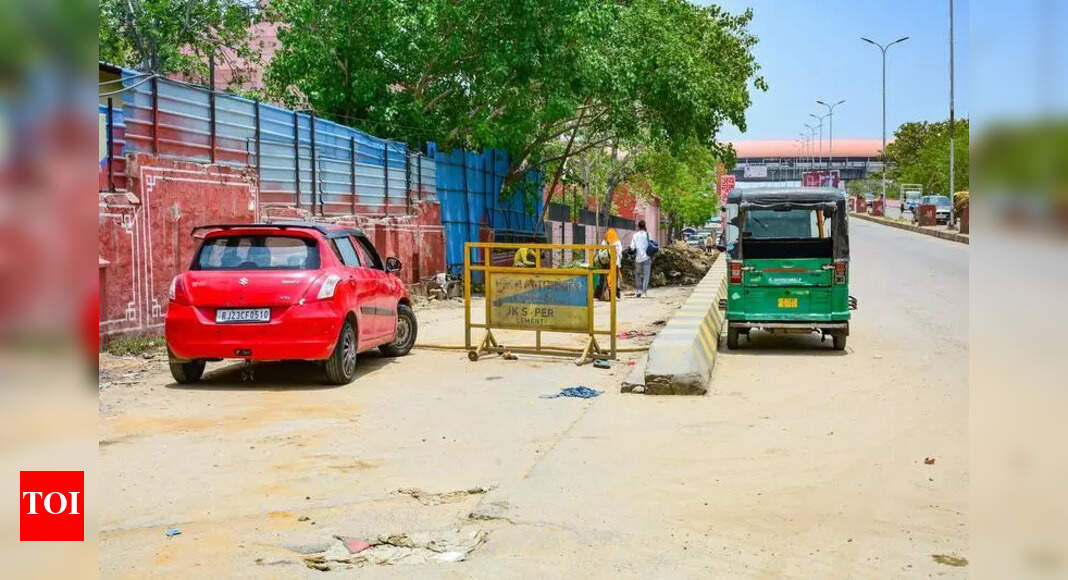 Chaos at Hasanpura side entry to Jaipur Junction amid construction, lax ...