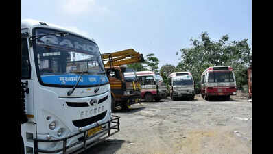 Commuters suffer as 15 RMC city buses fined, go off road | Ranchi News ...