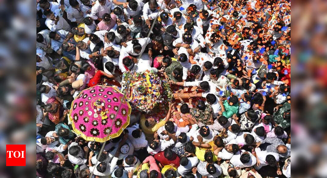 Palkhi procession of Sant Nivruttinath Maharaj starts from ...