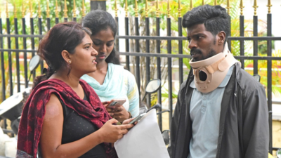 Bengaluru stampede: Leg under barricade, hand caught in rod ...