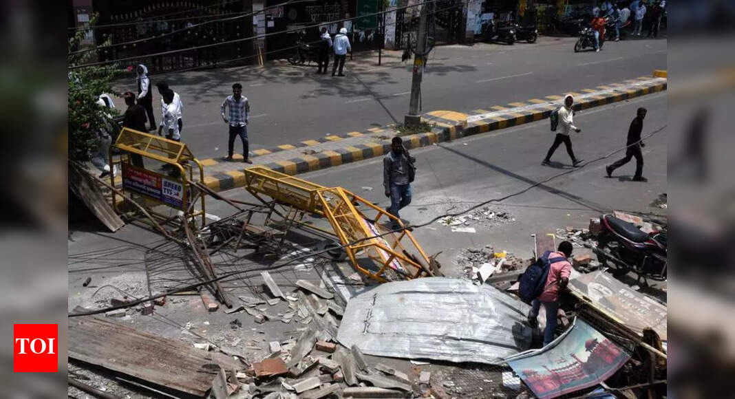 Lawyers continue to boycott work against razing of chambers | Prayagraj ...