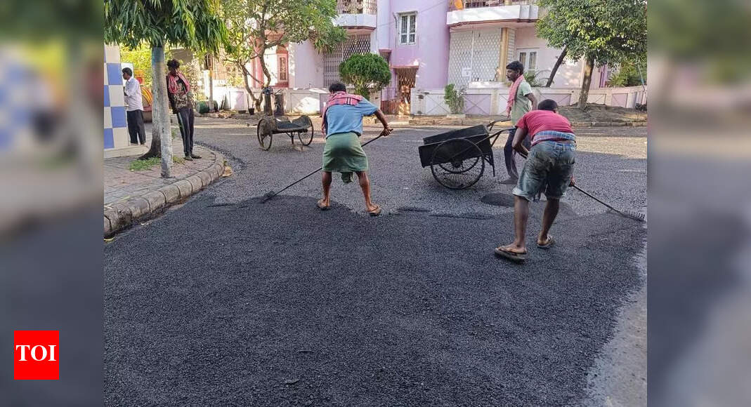 BMC takes up pilot project using plastic mixed bitumen for road repairs ...