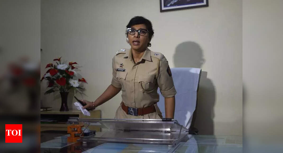 EOW: IPS officer got 2.6 cr in a/c from husband facing probe | Mumbai News - Times of India