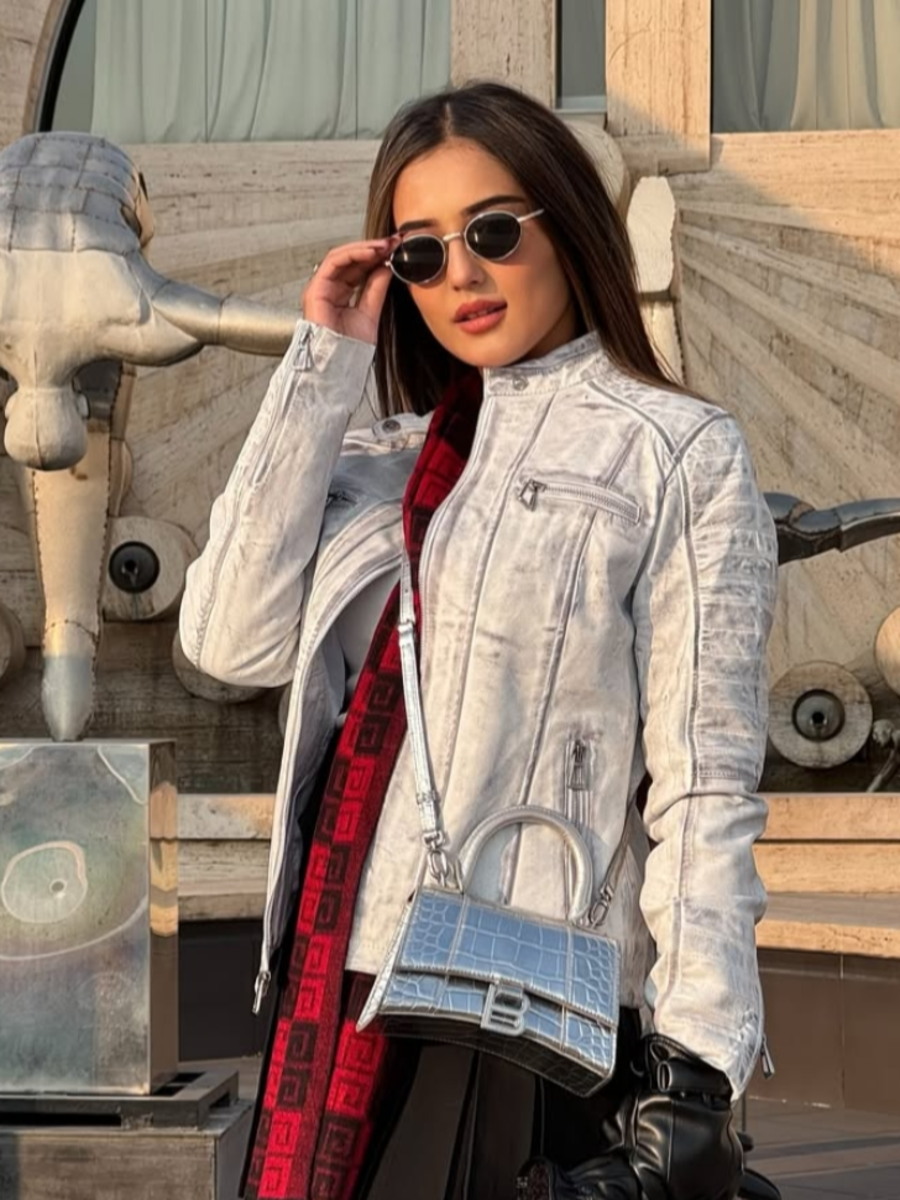 Riya Sharma’s Effortlessly Chic Tourist Looks | Times of India