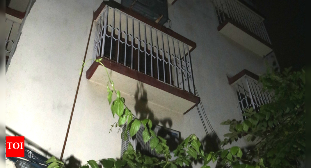 Elderly couple, son found hanging in Kolkata home; suicide pact suspected amid financial ...