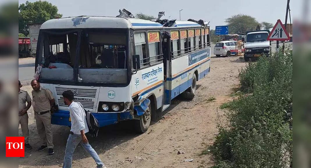 Delhi cop dies as roadways bus crashes into car, overturns on NH-8 | Gurgaon News - Times of India