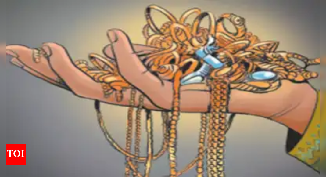 Kindness proves costly: Runaway couple flee with Rs 15 lakh gold from ...