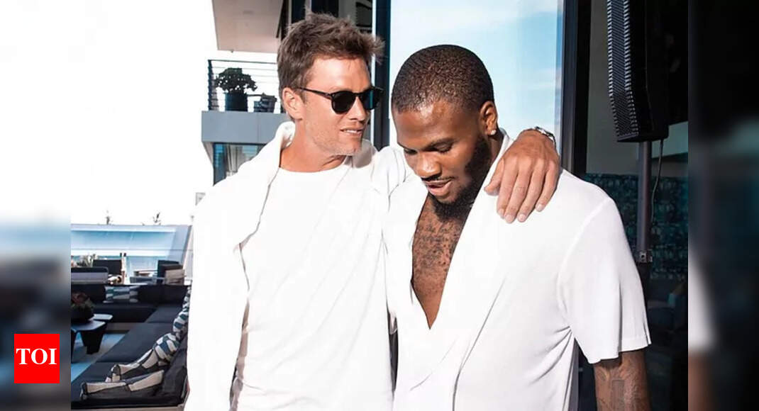 “You’re lying”: Micah Parsons confronts Tom Brady in viral moment over jersey drama | NFL News ...