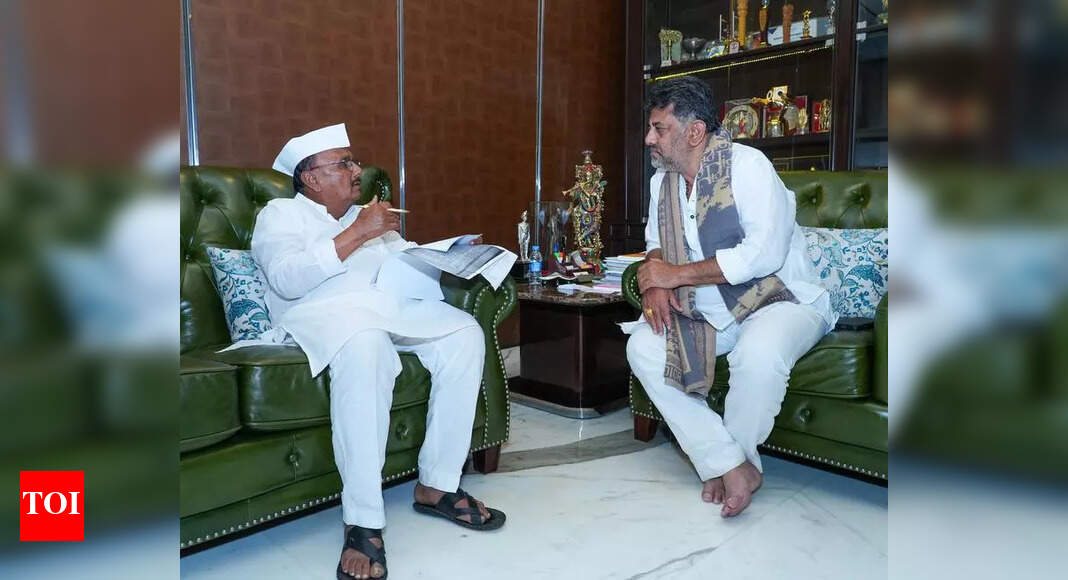 Senior Congressmen turn critics as Karnataka govt battles dissent ...