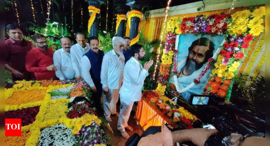 Maharashtra Dy CM Eknath Shinde announces memorial with king-size ...