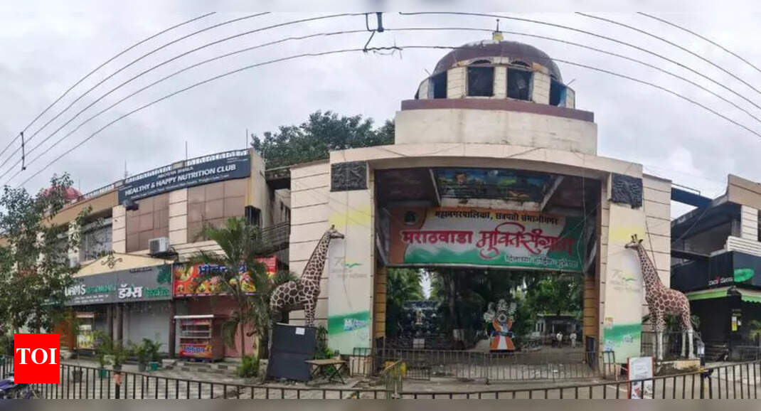 Fatal gate collapse: Work begins to alter Siddharth Garden entrance ...