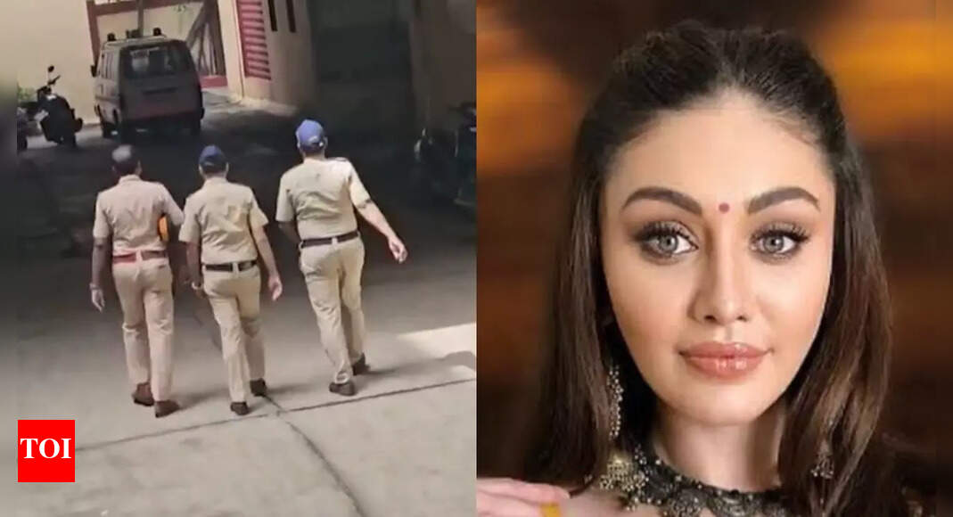 Shefali Jariwala passes away: Mumabi police arrive at Cooper hospital ...
