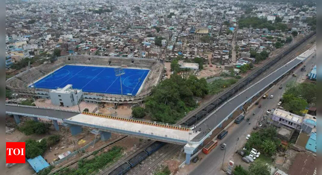 MP CM orders suspension of 7 engineers for faulty Aishbagh RoB | Bhopal ...