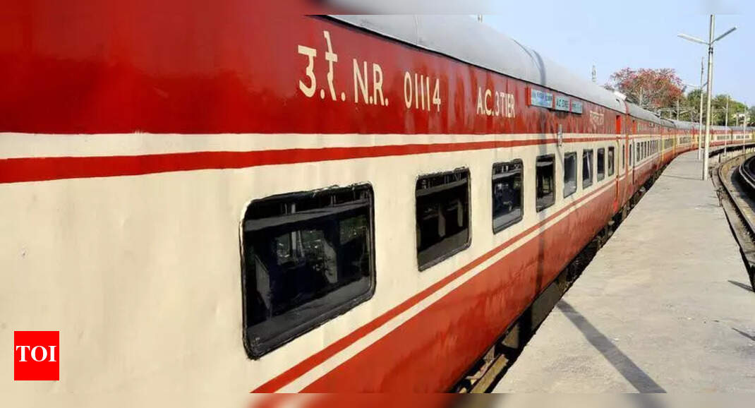 Sealdah-New Delhi Rajdhani Express celebrates 25th anniv | Kolkata News ...