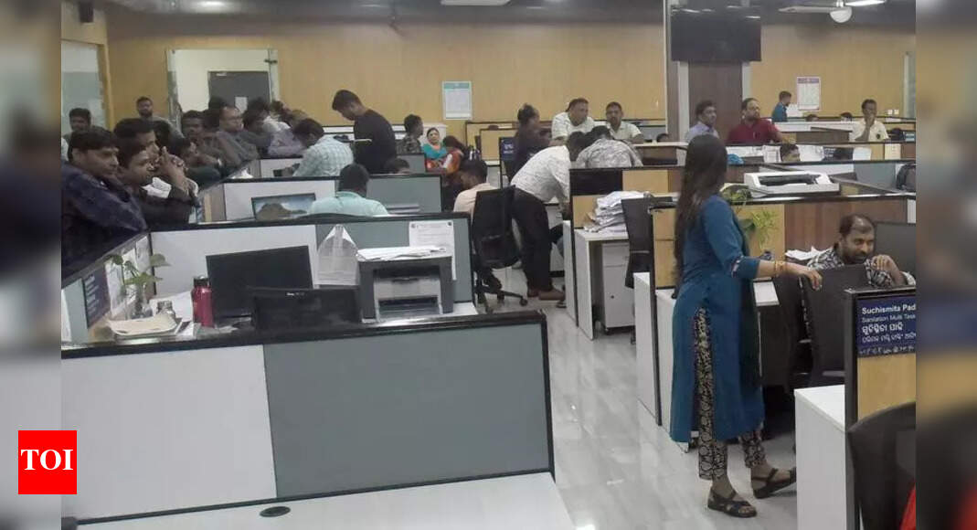 OAS assn threatens to continue stir | Bhubaneswar News - Times of India