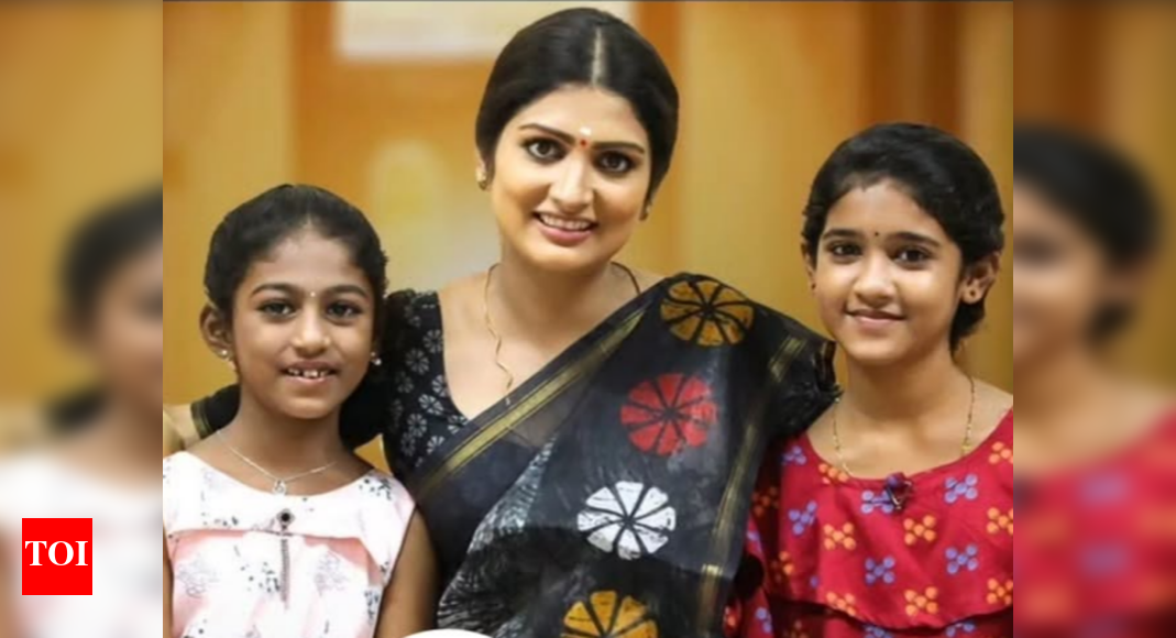 Divya Sridhar and Raaghav starrer 'Sevvanthi' to go off-air soon - Times of India