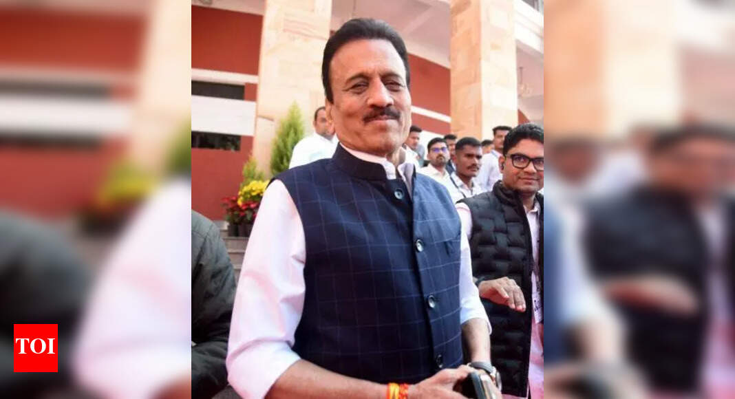 Rs89,000cr dues: Mahajan assures contractors meeting with CM Fadnavis ...