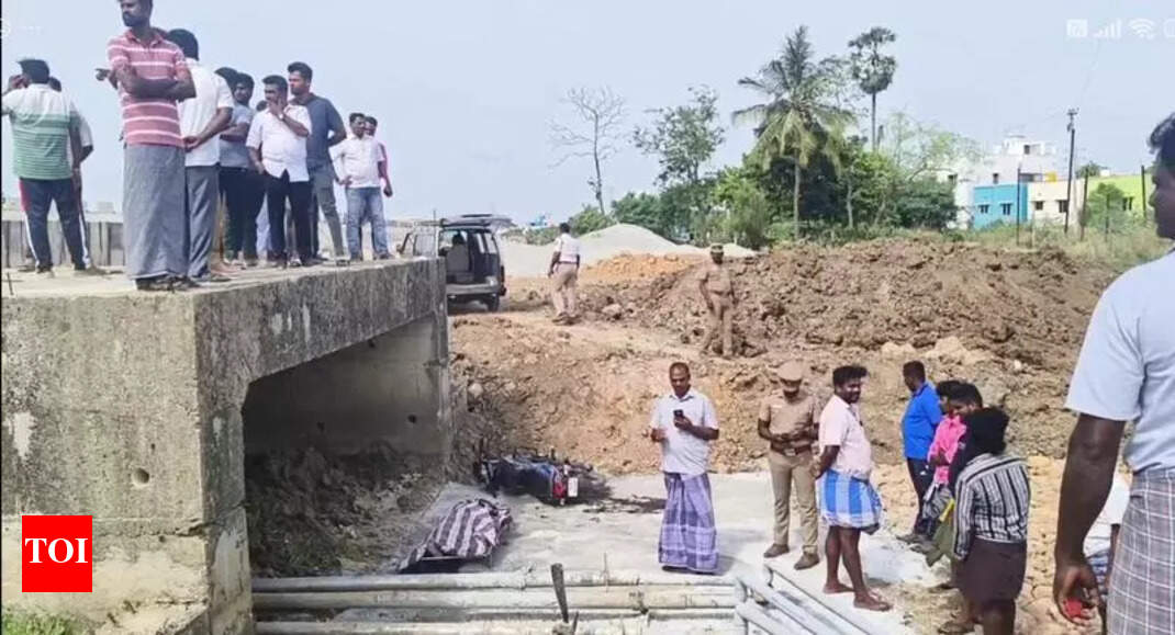 Man dies after falling into unbarricaded pit | Chennai News - Times of ...