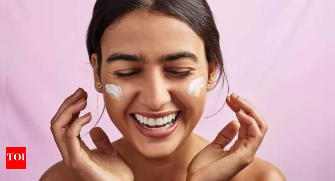 Hydrating vs moisturising: What’s the difference and which one does ...