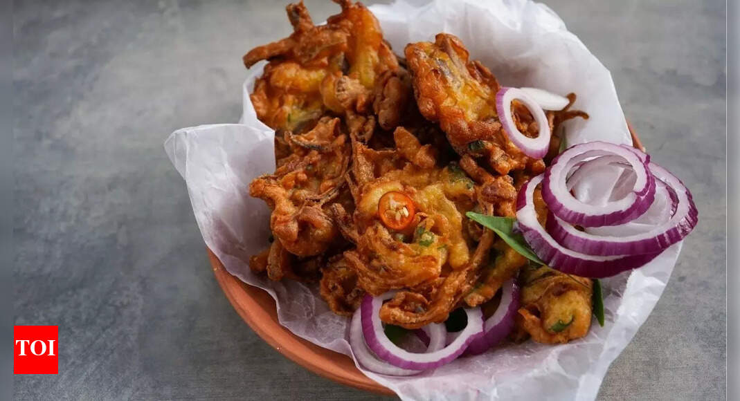 Rice flour or besan: Which flour makes crispy ‘pakoras’? | - Times of India