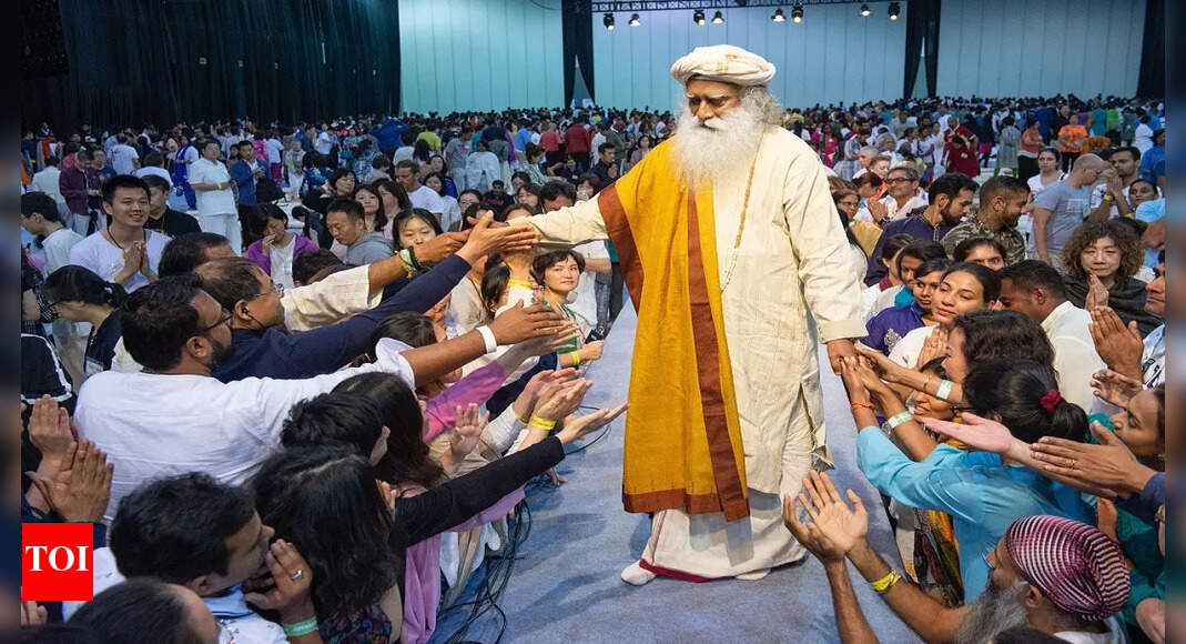 Sadhguru Quotes: Guru Purnima 2025: Sadhguru’s 10 wise quotes on the ...