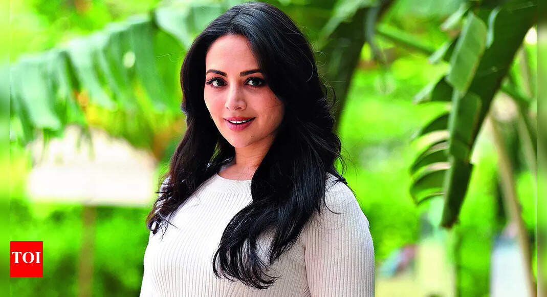 I want to play women who are inspiring and strong: Zoya Afroz | Hindi ...