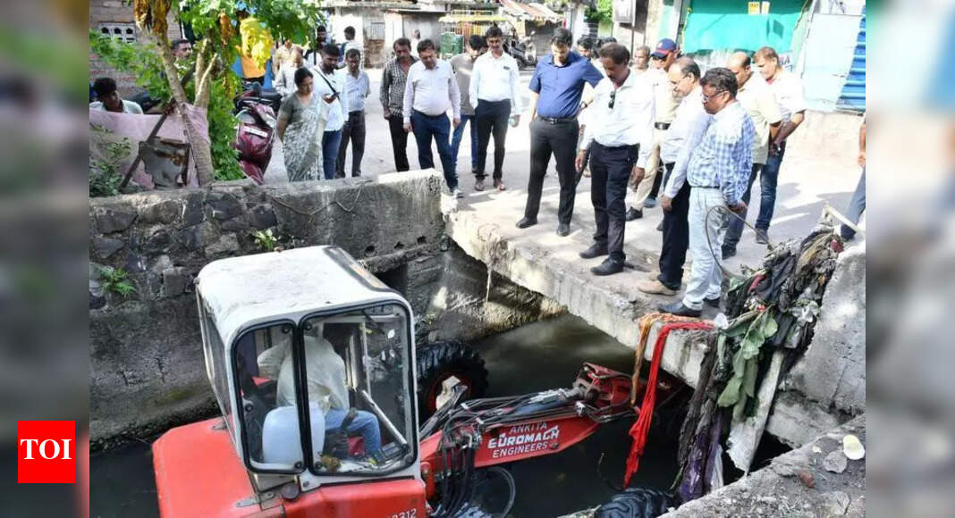 NMC Brings In ‘Spider Machine’ To Clean Narrow Drains In City | Nagpur ...