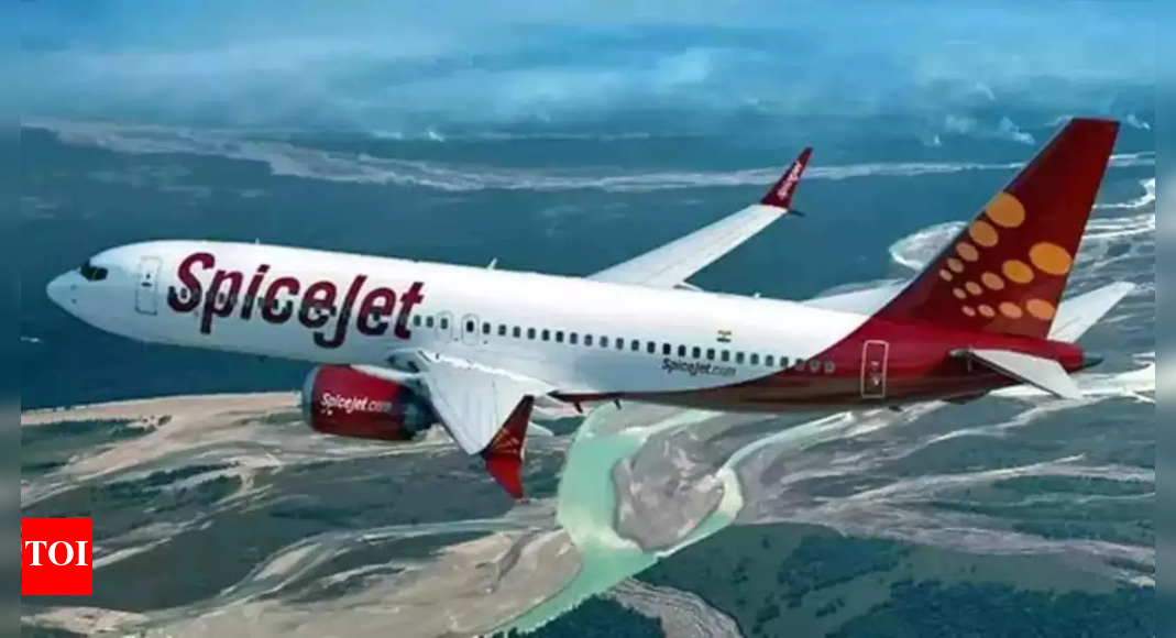 SpiceJet Delhi-Mumbai flight disrupted: 2 passengers try to enter cockpit during taxiing ...