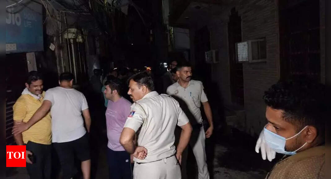 2 Dead In East Delhi Factory Fire, 2 Hurt | Delhi News - Times of India