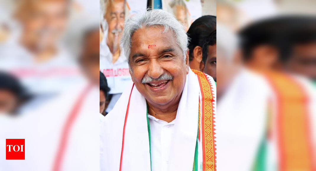 Congress workers reinstall plaque with Oommen Chandy’s name | Kozhikode ...