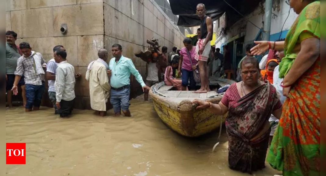 Varanasi flood: 800 shifted to relief camps as ganga nears warning mark ...