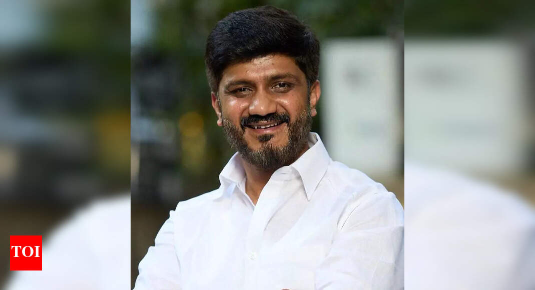 Illegal vendors occupying footpaths on FC Road at night to face action ...