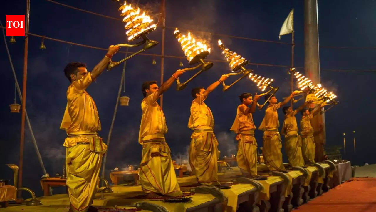 Evenings by the Ganga: 5 Ghats in India To Witness Grand Ganga Aarti ...
