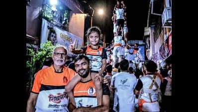 Senior govindas hand over baton of dahi handi to next generation ...