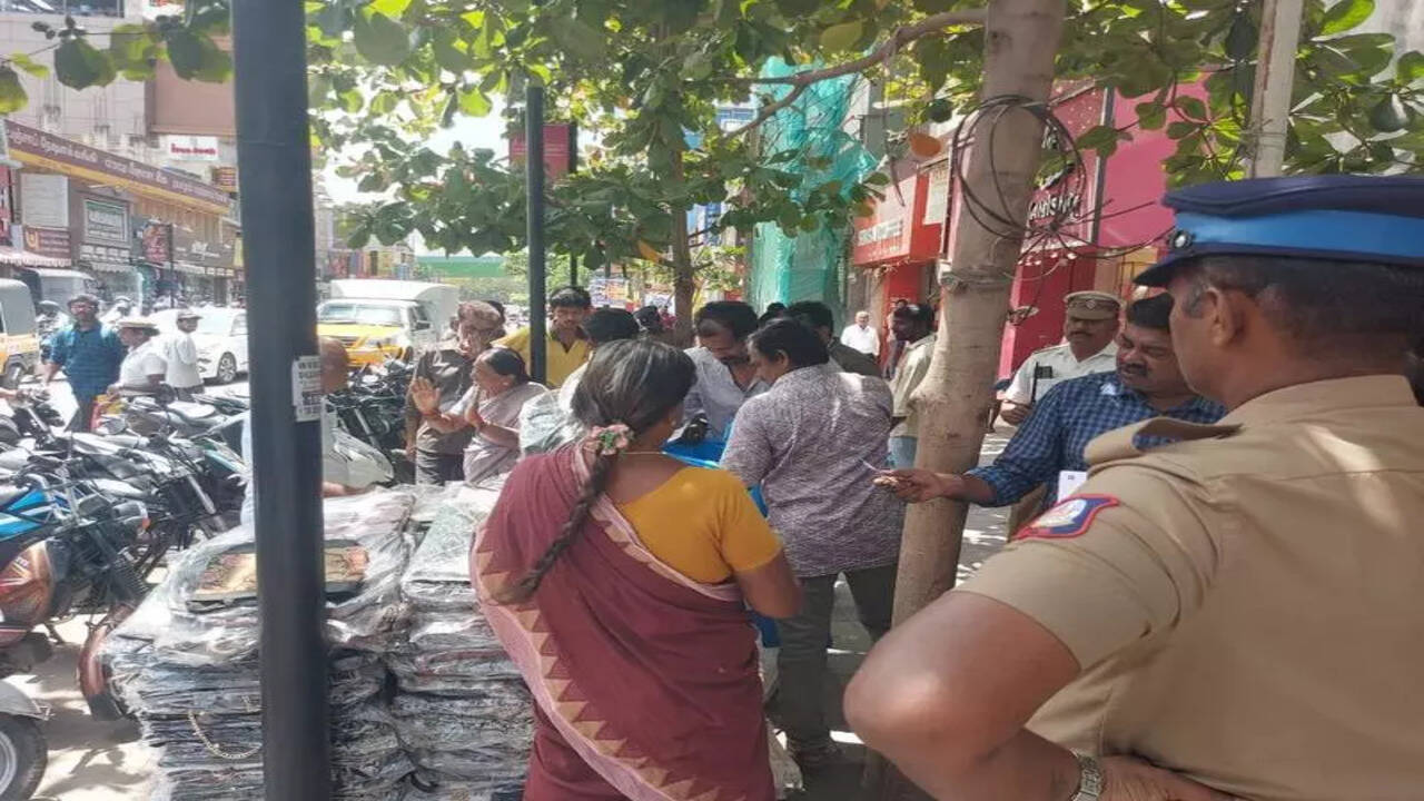 TOI Impact: Coimbatore corporation streamlines street vendors on Cross ...