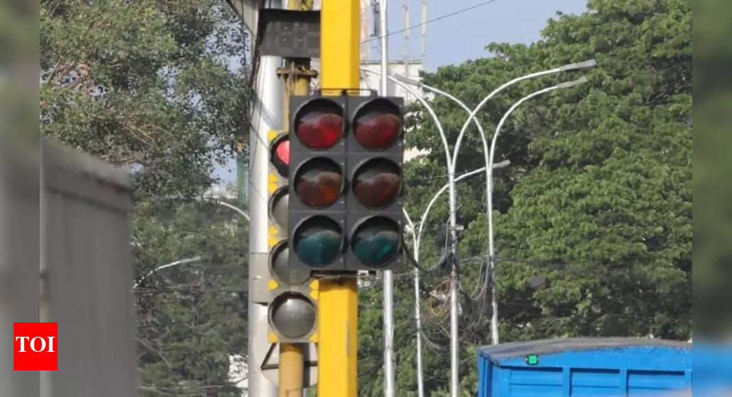 Traffic signal poles play ‘hide-and-seek’ | Chennai News - Times of India