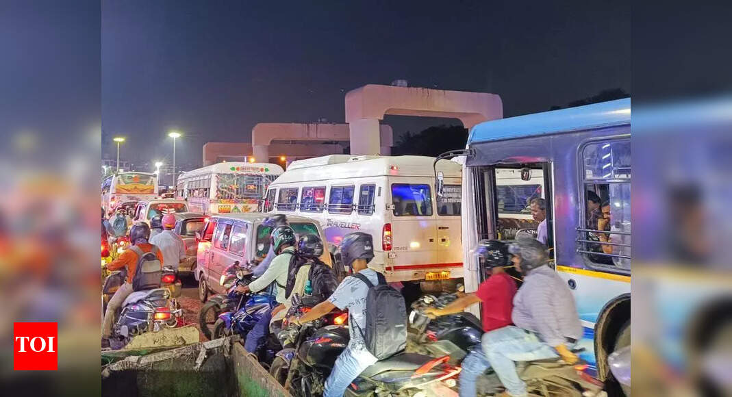 Police eye bus route tweak to streamline IT hub traffic | Kolkata News ...