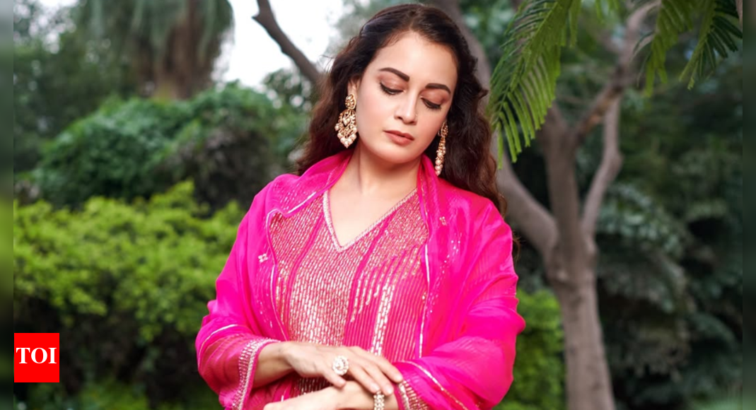 Dia Mirza looks no less than a modern begum in this rani-pink ethnic ...