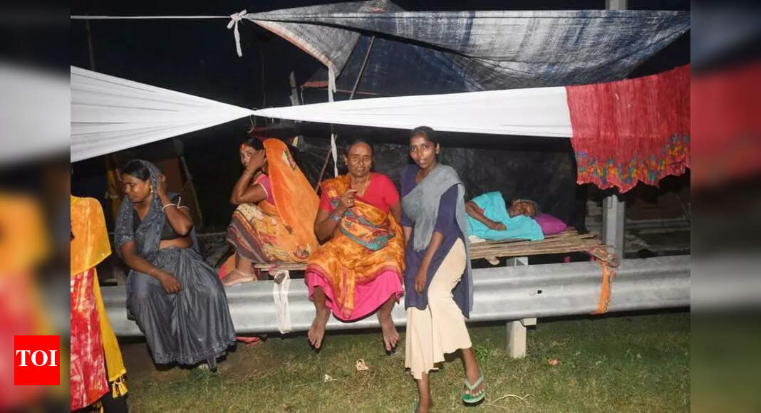 J P Ganga Path turns lifeline for thousands displaced by floods | Patna ...