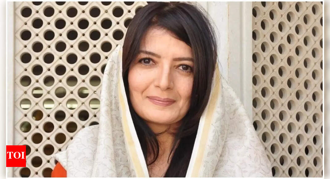 Sonu Walia gets nostalgic, shares throwback picture from her 1st modelling gig | Hindi Movie ...