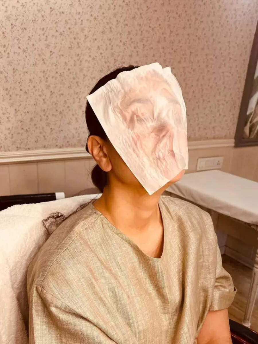 Sheet masks out, Kareena Kapoor Khan’s DIY napkin mask in | Times of India