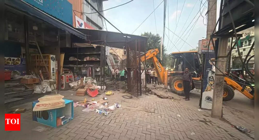 Illegal sheds, hoardings and ramps set up on key Gurgaon road demolished | Gurgaon News - Times ...