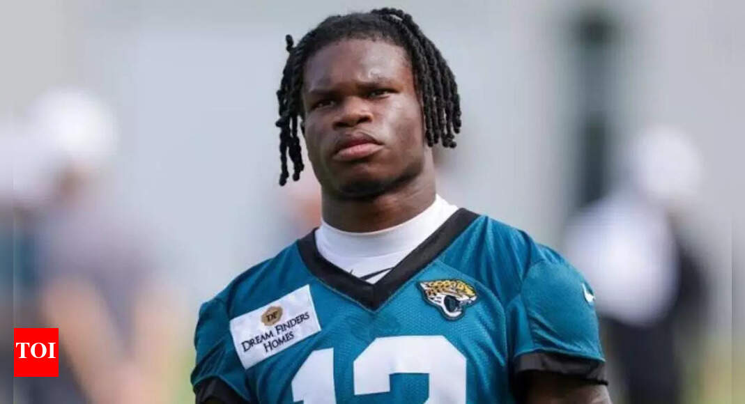 Travis Hunter continues two position role as Trevor Lawrence and ...