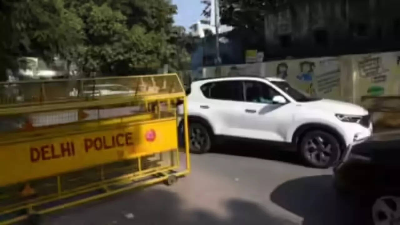 Delhi Bomb Threat: Several schools, including DPS Dwarka, receive ...