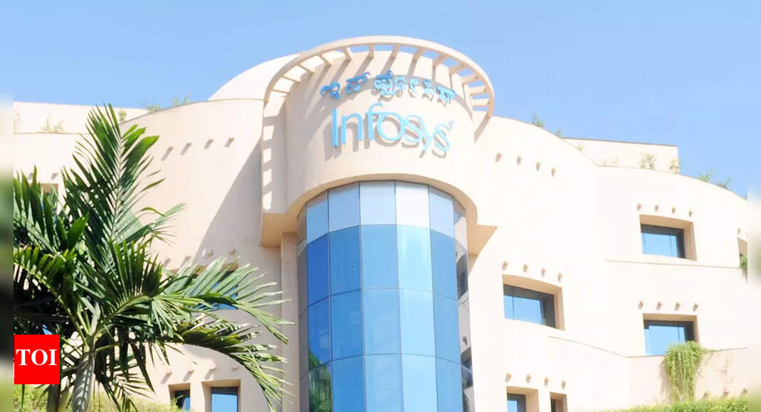Infosys hands out significantly higher bonus! Employees get average 80% ...