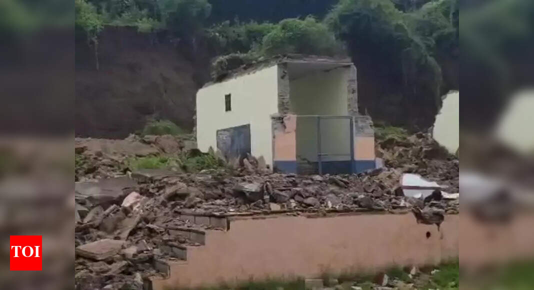 Fort wall collapse damages govt school in Tonk village | Jaipur News ...