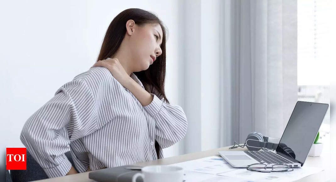 Shoulder-to-elbow pain: Understanding referred pain, causes, and ...